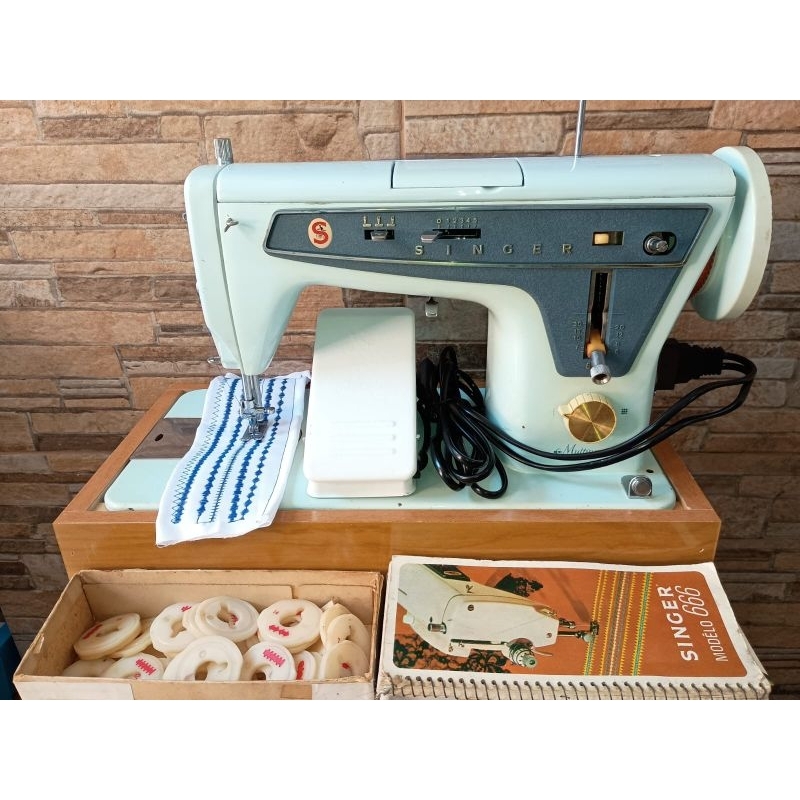 Máquina de costura Singer 666 Usada Revisada 220v | Shopee Brasil