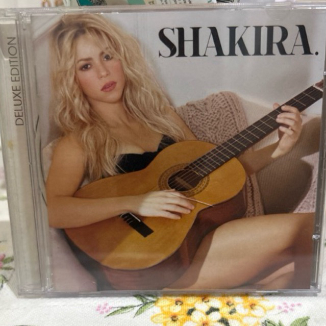 Shakira - Shakira. (Deluxe) | Shopee Brasil