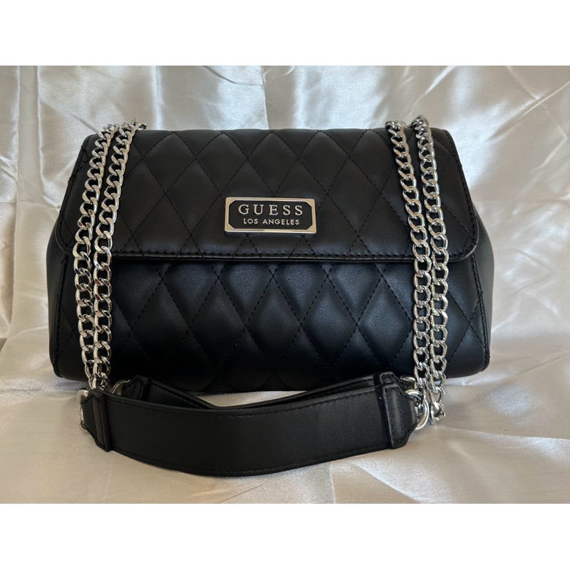 Bolsa Matelassê Guess (detalhes prata) | Shopee Brasil