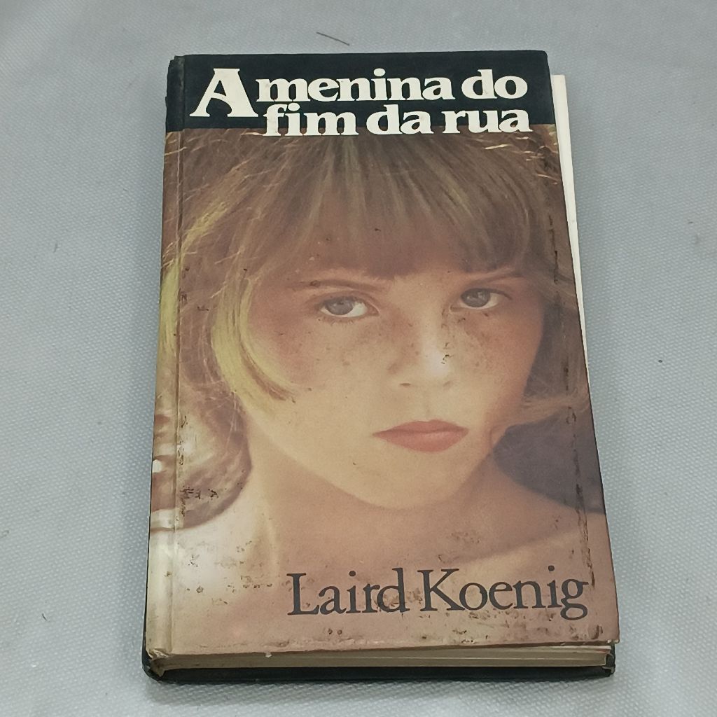 Livro a menina do fim da rua - Laird koenig | Shopee Brasil