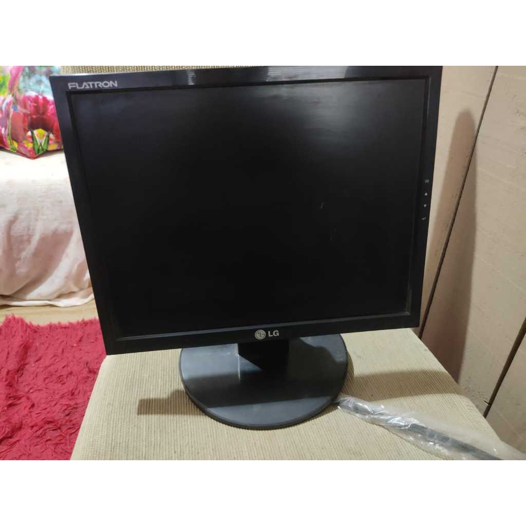 Monitor Usado LG 15 Polegadas com Detalhes | Shopee Brasil