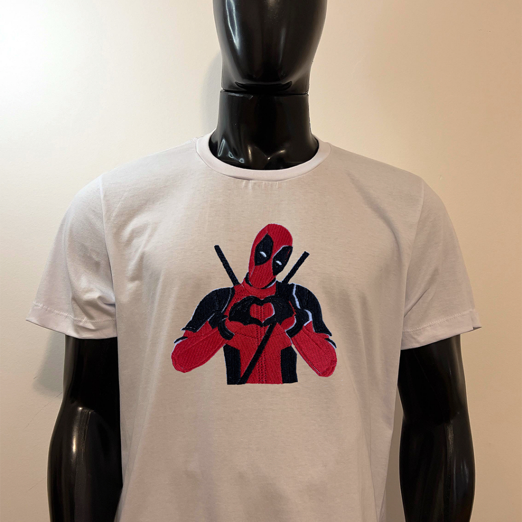 Camiseta Deadpool Coração | Shopee Brasil