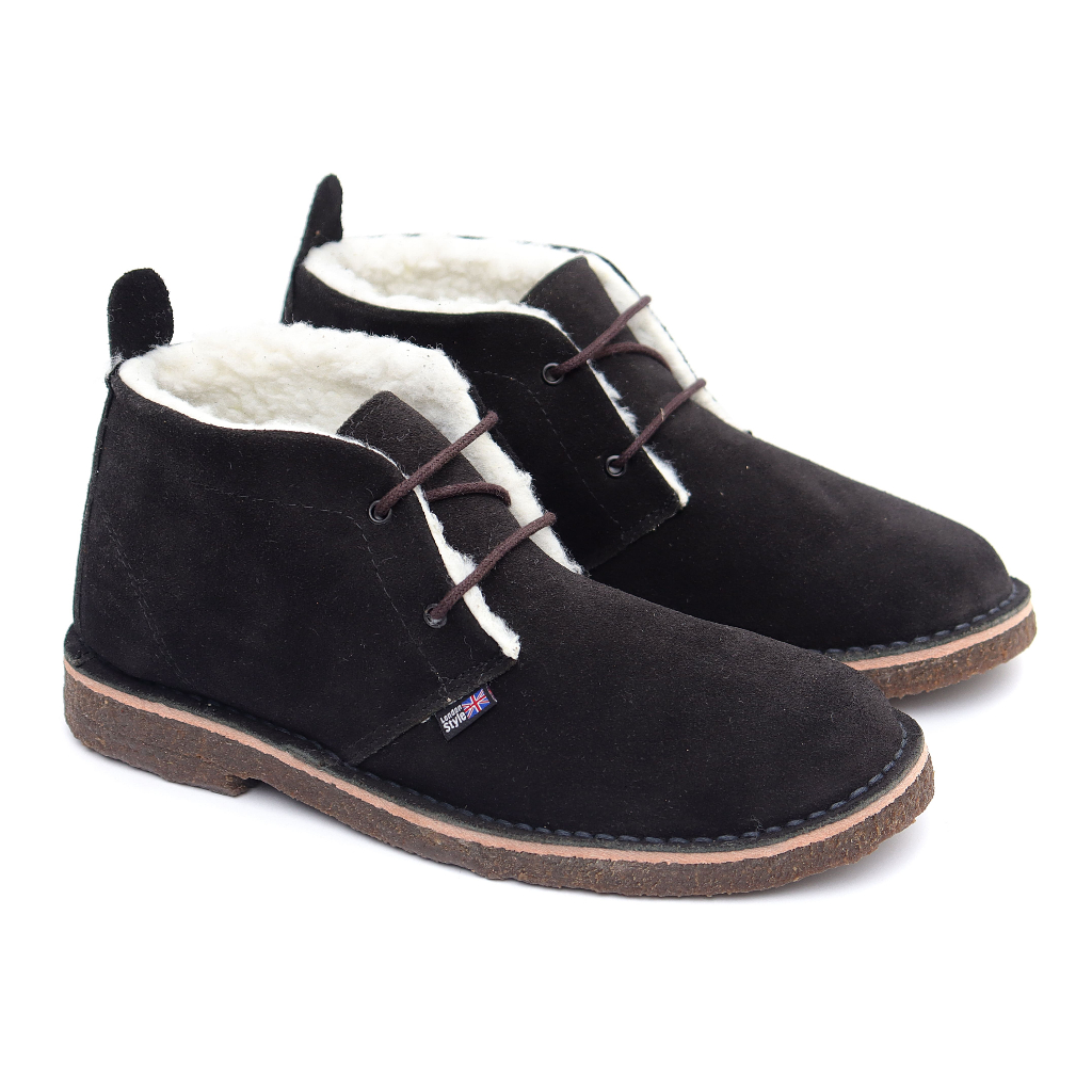 Botinha preta em camurça forrada com pele de carneiro | Shopee Brasil