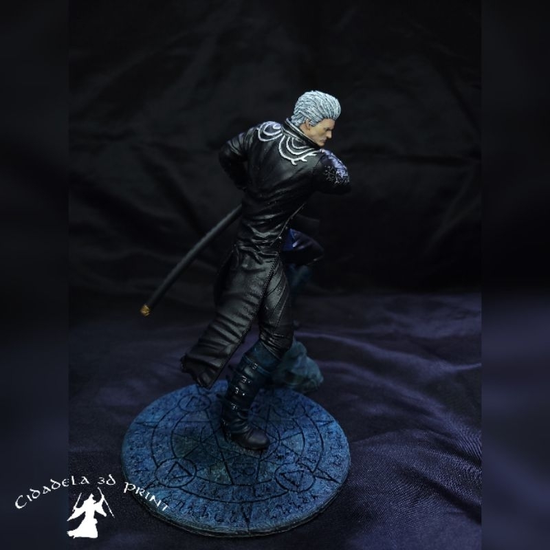 Figure Vergil Devil May Cry 5 - 22,5cm - Faz a Boa!