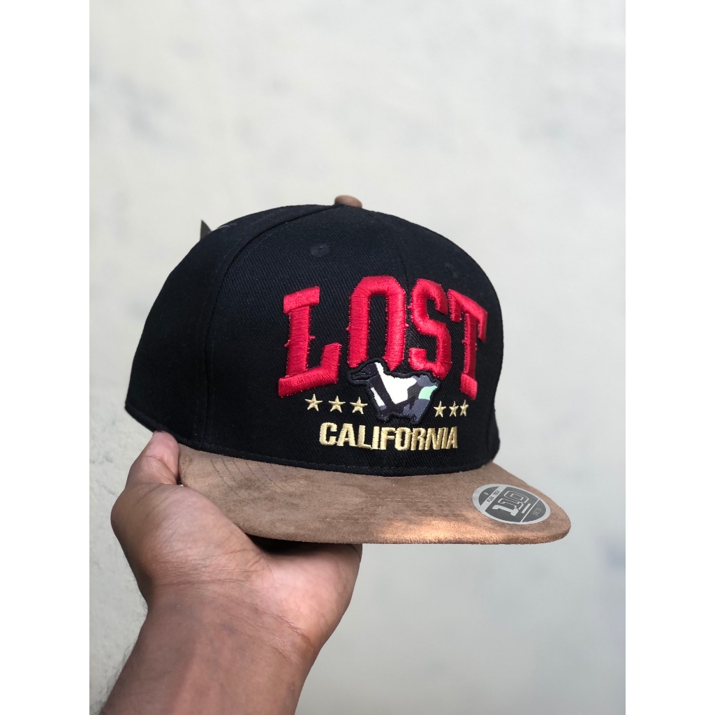 Boné Lost California Preto Aba Reta Fitao Com Plastico / Bone Aba ...