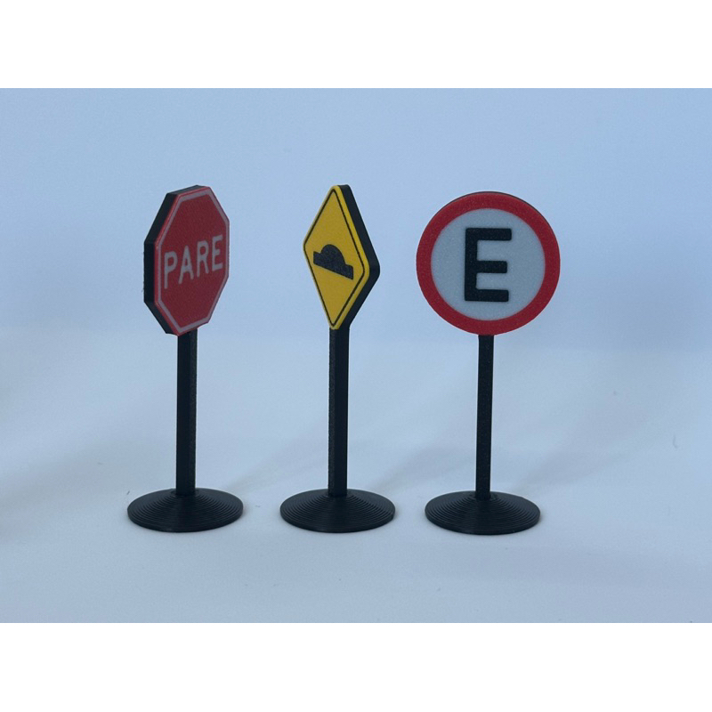 Kit 14 Mini Placas de Trânsito, 7 modelos personalizados | Shopee Brasil