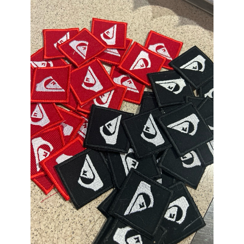 Patch bordado quik termocolante kit com 20 unidades 10 cada cor ...