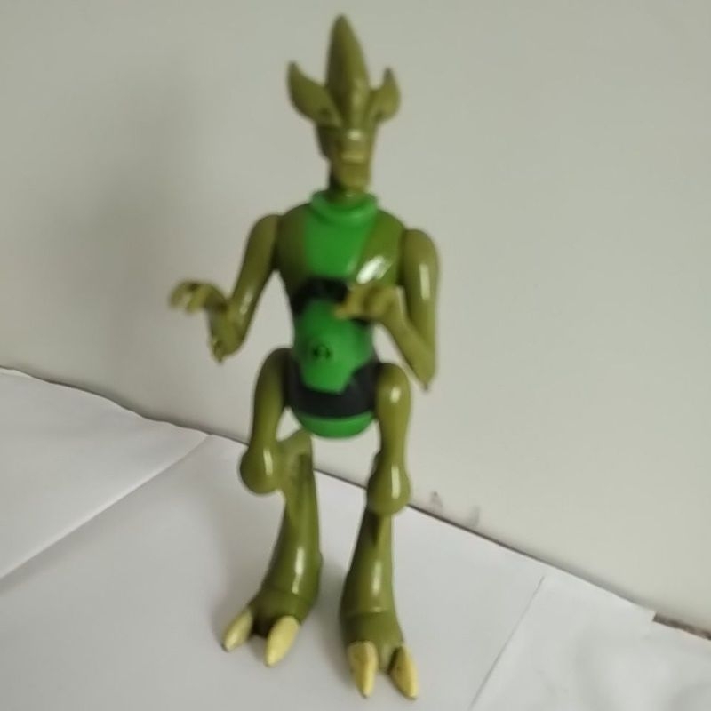 Boneco Figuras de Ação Ben 10 Crash Hopper Articulado Alienígenas ...