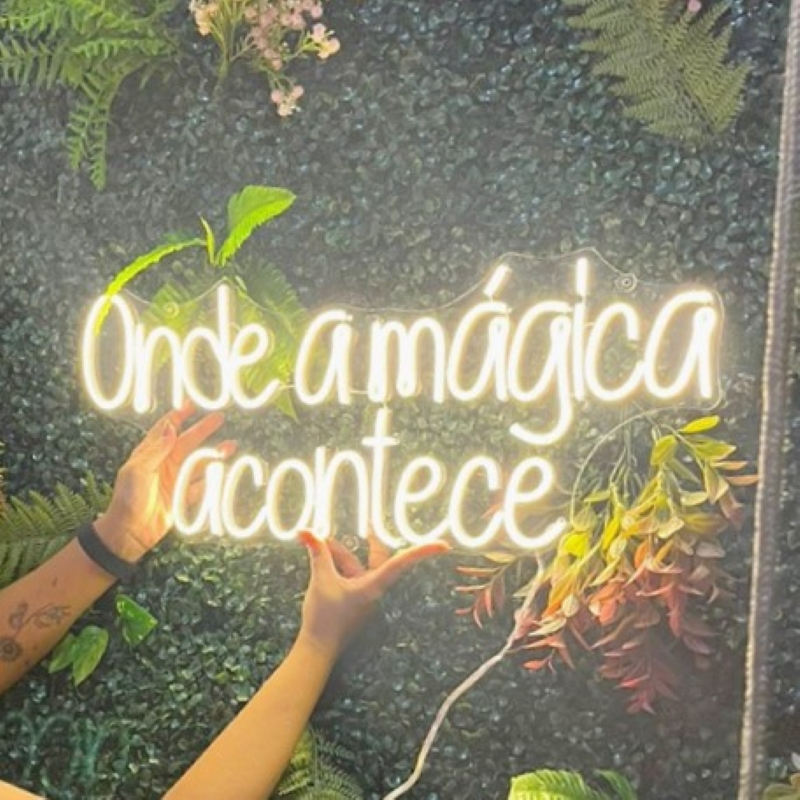 Onde a mágica acontece - Frase Neon Led Placa Luminária 65x25cm ...