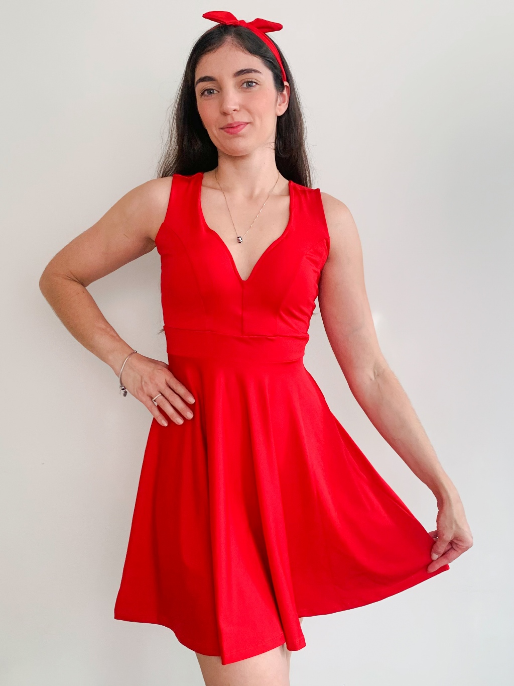 Vestido Médio Rodado Delicado Sem Mangas Decote em V com Push Up de ...