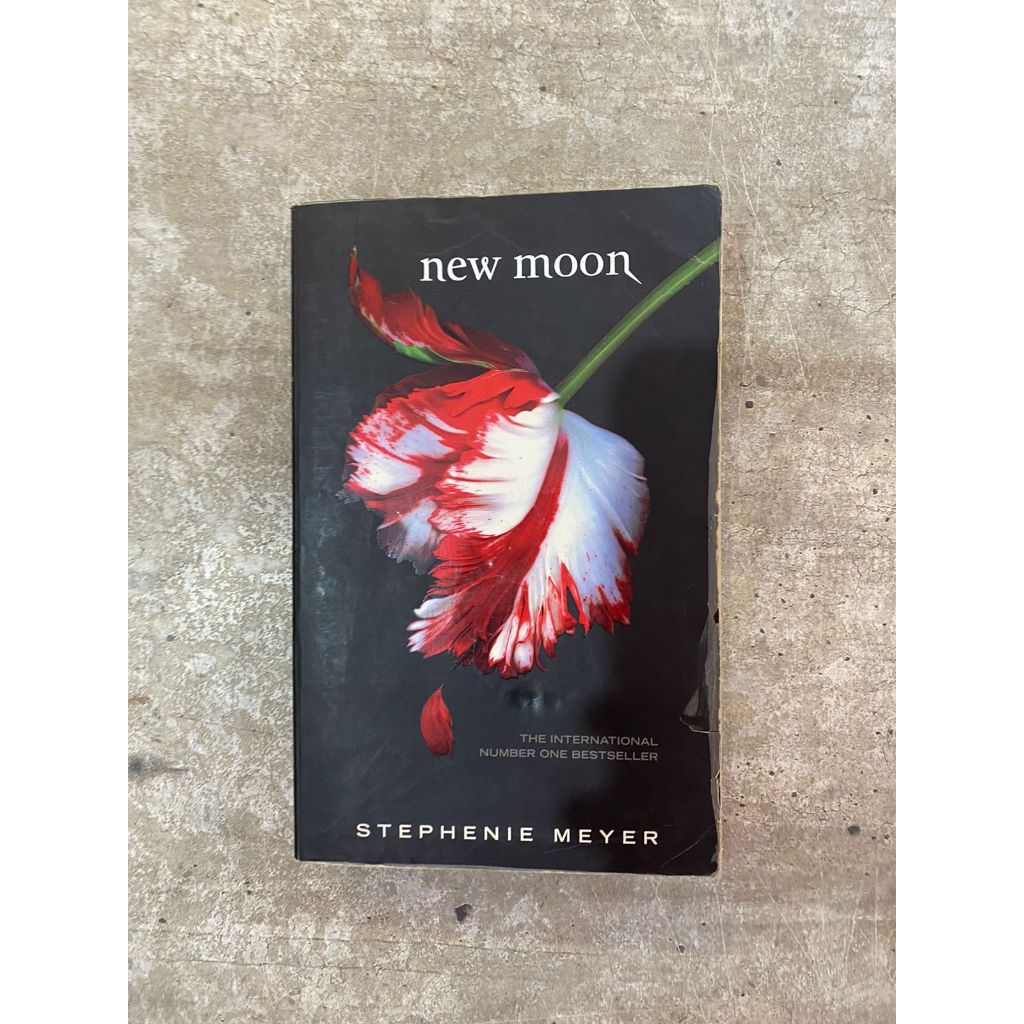 New Moon - Stephenie Meyer | Shopee Brasil