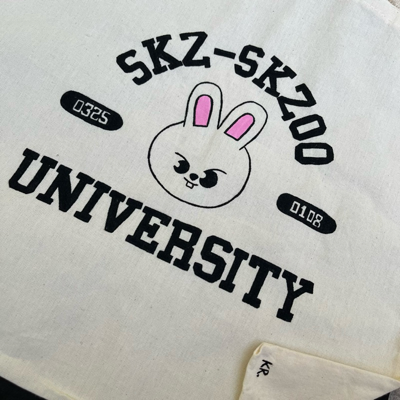 ECOBAG SKZOO UNIVERSITY STRAY KIDS | Shopee Brasil