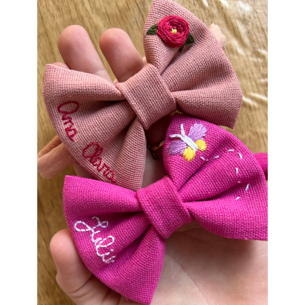 Lacinho de bebê tecido personalizado com nome na tiarinha | Shopee Brasil