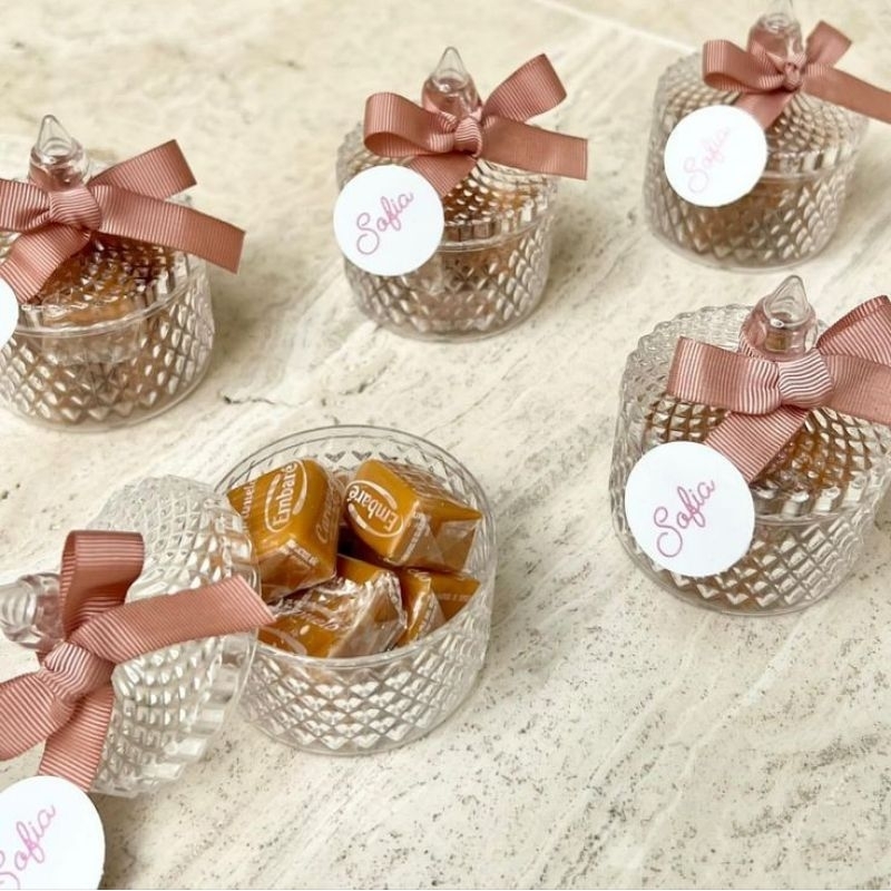 Lembrancinhas mini bomboniere em acrílico com balas de caramelo. 10/15/20 unidades.Mini ...