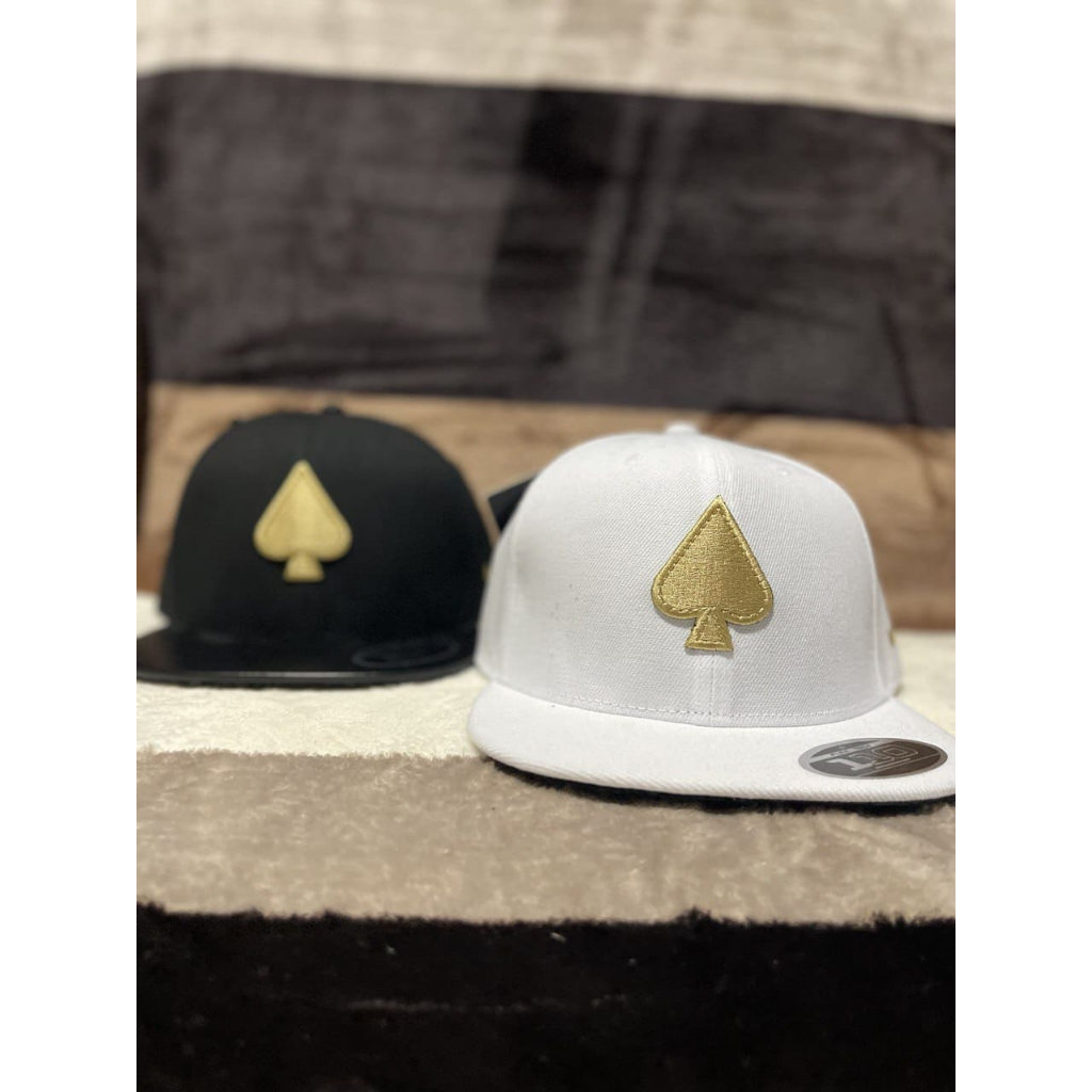 Boné MCD Golden Core ABA RETA Preto Branco com aba de couro preto ...