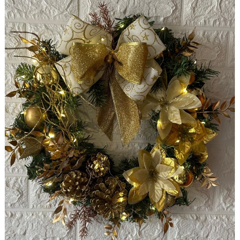 Guirlanda de Natal Pinha Dourada 35cm com Pisca pisca | Shopee Brasil Guirlanda de Natal Pinha Dourada 35cm com Pisca pisca | Shopee Brasil
