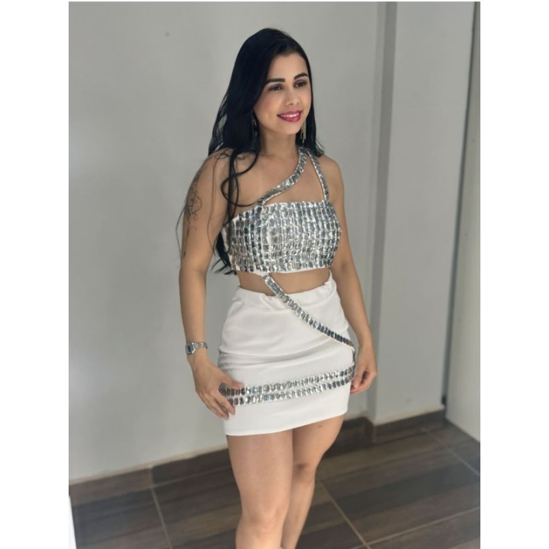 Conjunto Branco Feminino Luxo com Pedraria e Strass – Cropped Ombro ...