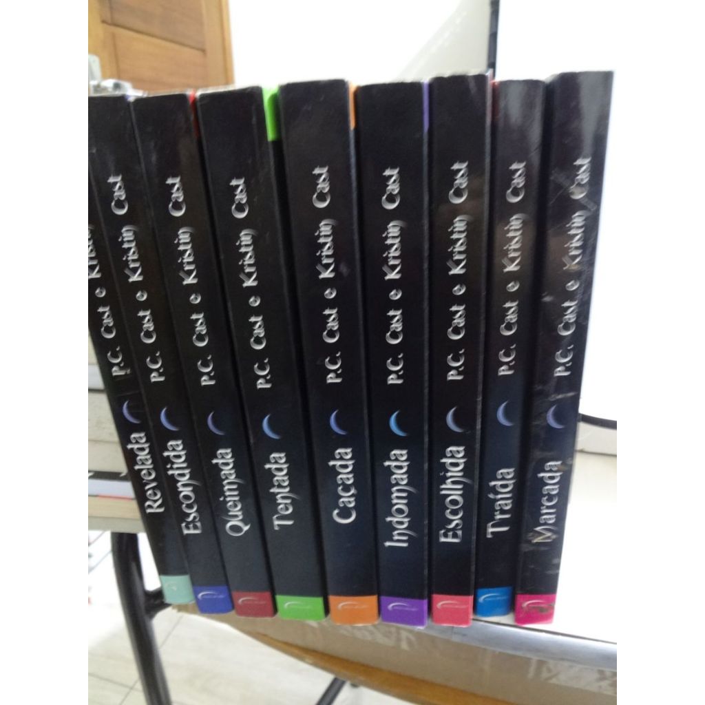 Livros Série House Of Night P. C. Cast Marcada / Traída / Escolhida ...