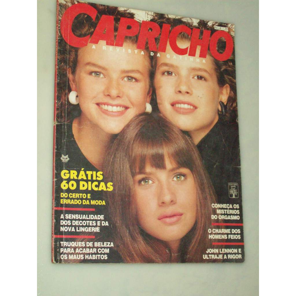 Lote 2 revistas capricho com detalhes. | Shopee Brasil