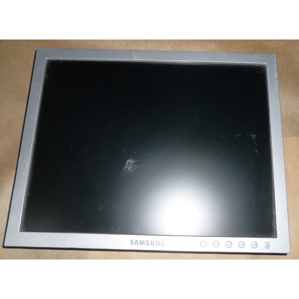 Monitor 15 polegadas Samsung 540N - LS15HAAKS/XAZ - Defeito - Leia. | Shopee Brasil