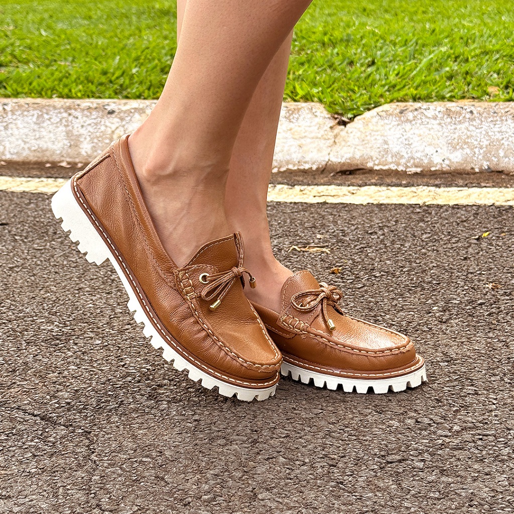 Mocassim Feminino Tratorado Couro Capuccino Brilho Verniz Luxo Conforto ...