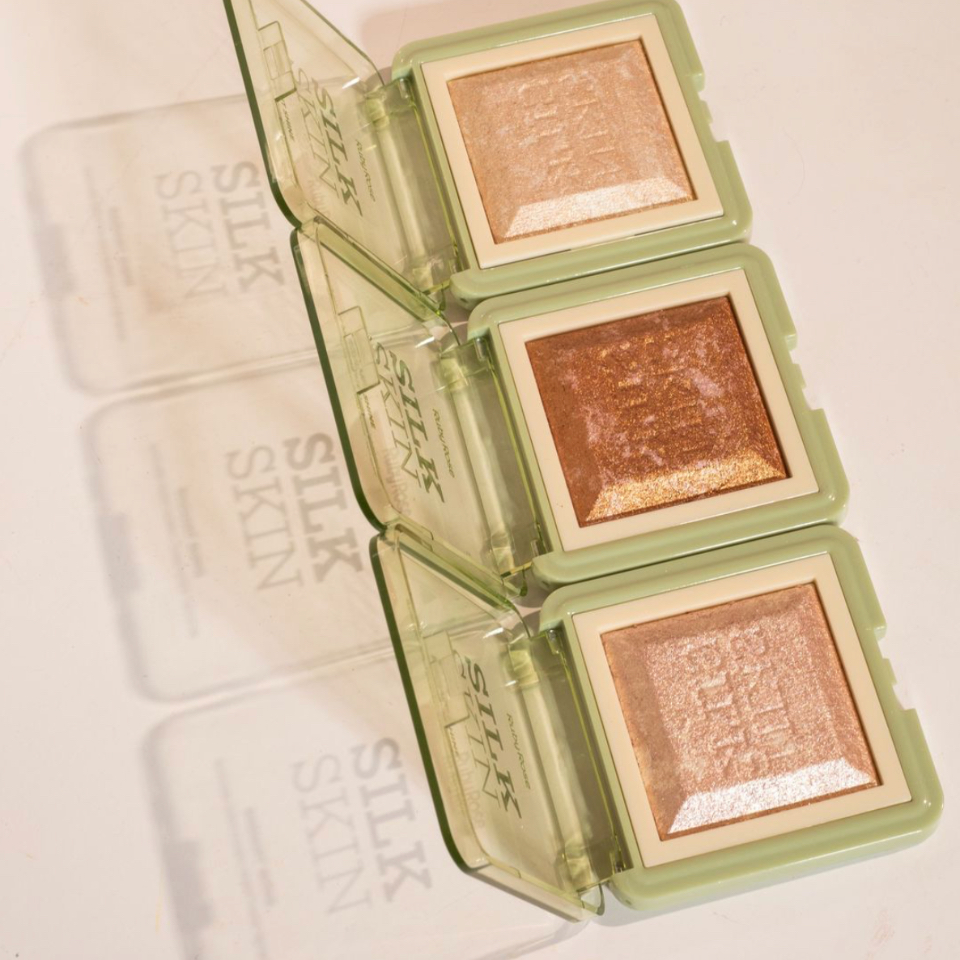 Iluminador Compacto Cremoso Baked Mosaico Radiant Shine Silk Skin Ruby Rose HB-F1600 | Shopee Brasil