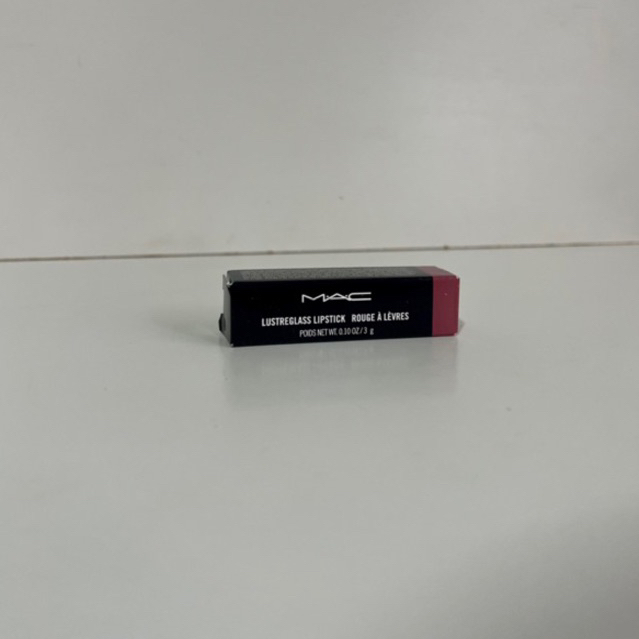 Batom MAC Lustreglass Lipstick - 3g | Cor: 524 Syrup | Shopee Brasil