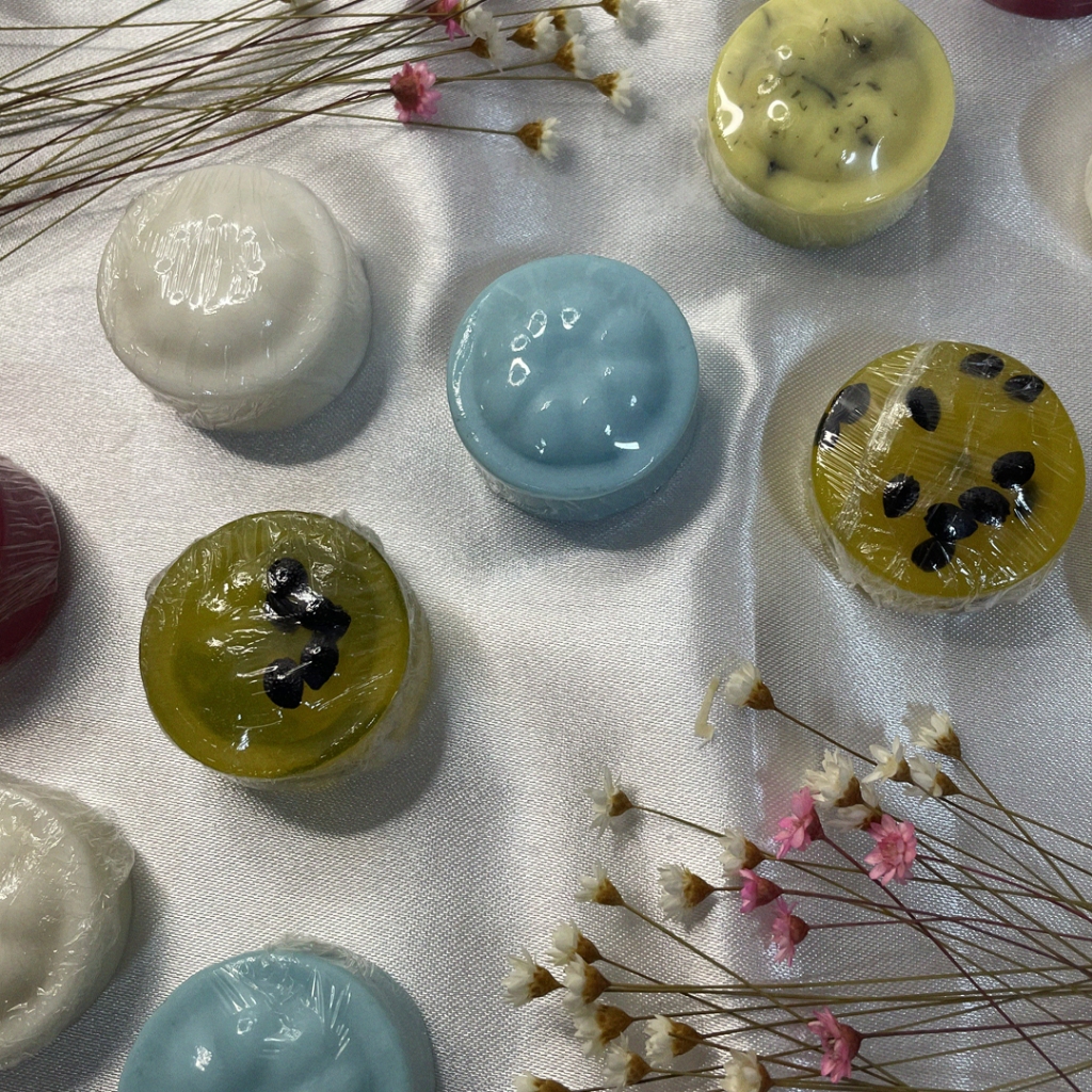 Kit com 10 Mini Sabonetes Artesanais - Aromas que Encantam e Decoram ...