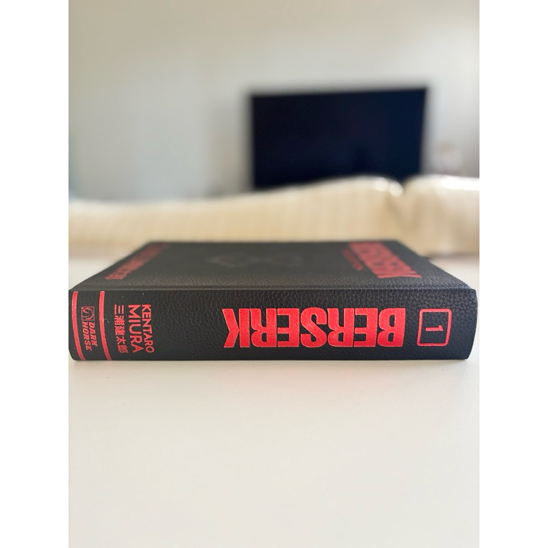 Berserk Volume 1 Deluxe Edition - Kentaro Miura | Shopee Brasil