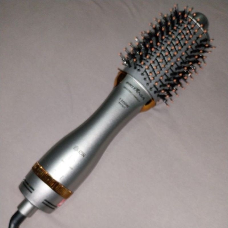 Escova Secadora nova. Marca Britânia, 1,300 w. Bivolt. | Shopee Brasil