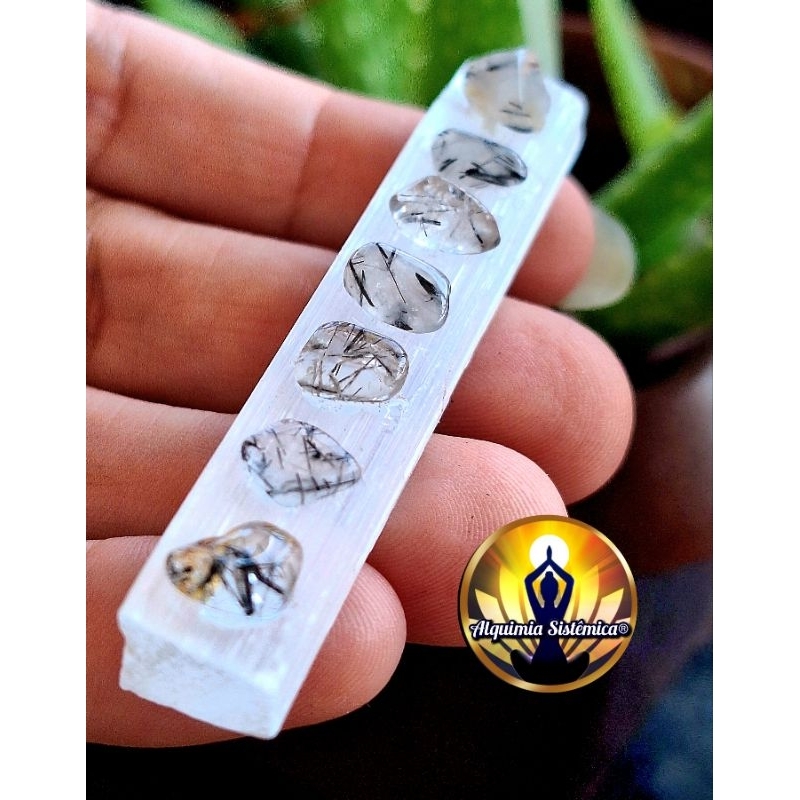 Selenita 6cm com 7 micro quartzos com rutilos de turmalina negra | Shopee Brasil