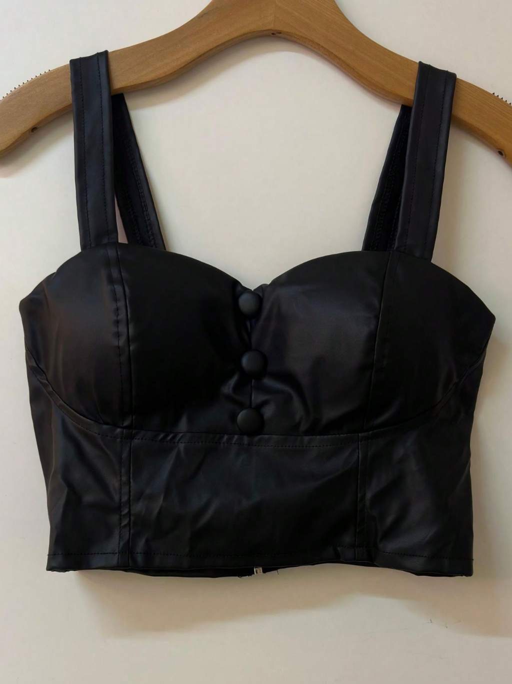 Top Cropped de couro alça com botão com bojo tamanho único. Veste 38-42 ...