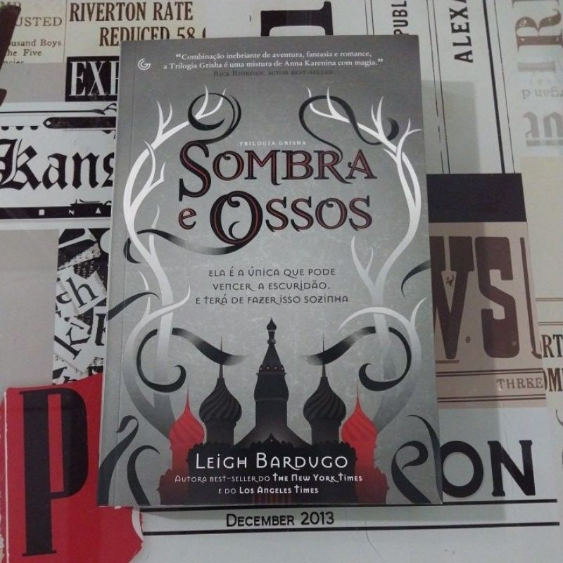 Livro Sombra e Ossos - Leigh Bardugo | Shopee Brasil