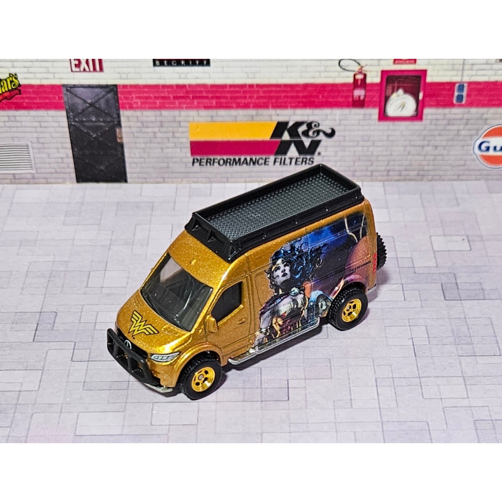 Hot Wheels Premium Mercedes-Benz Sprinter Tourer Série DC COMICS Mulher ...