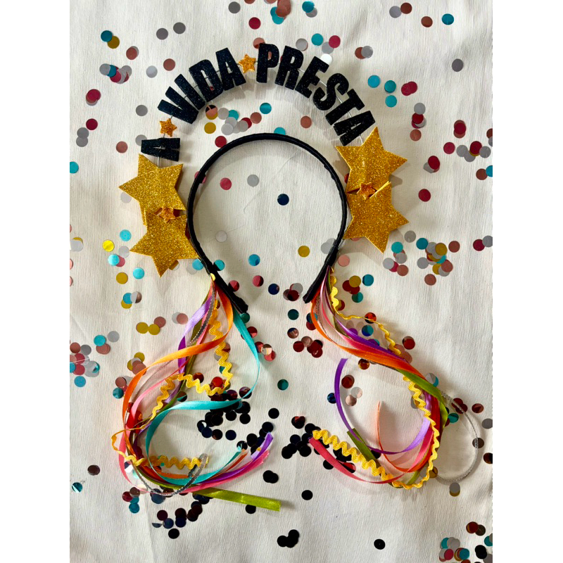 Tiara Carnaval "A vida presta!" Fernanda Torres | Shopee Brasil