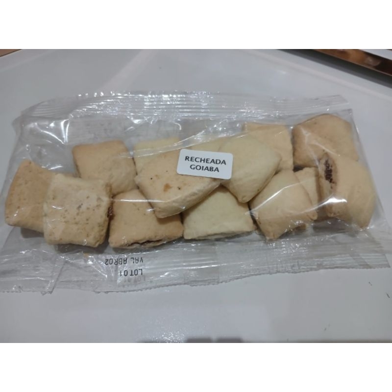 Bolacha Amanteigada Recheada de Goiaba Pacote de 90g Ideal para Lanches ...