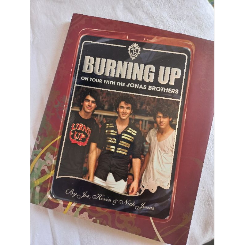 Livro Jonas Brothers - Burning Up On Tour With The Jonas Brothers (By ...