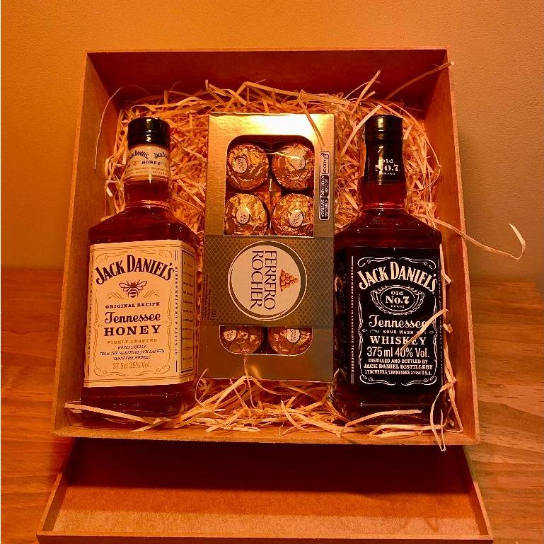 BOX COM WHISKEYS JACK DANIE´LS E CAIXA DE BOMBONS FERRERO ROCHER - CX ...