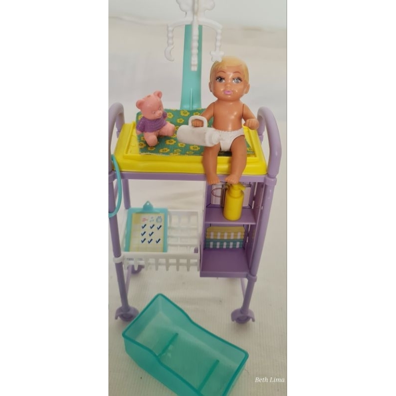 Boneca Bebê da Barbie com berçário troucador e acessórios | Shopee Brasil