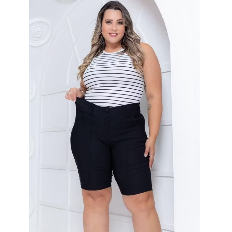 Bermuda Feminina Social com uma elegância que tem alça com dois botons ...