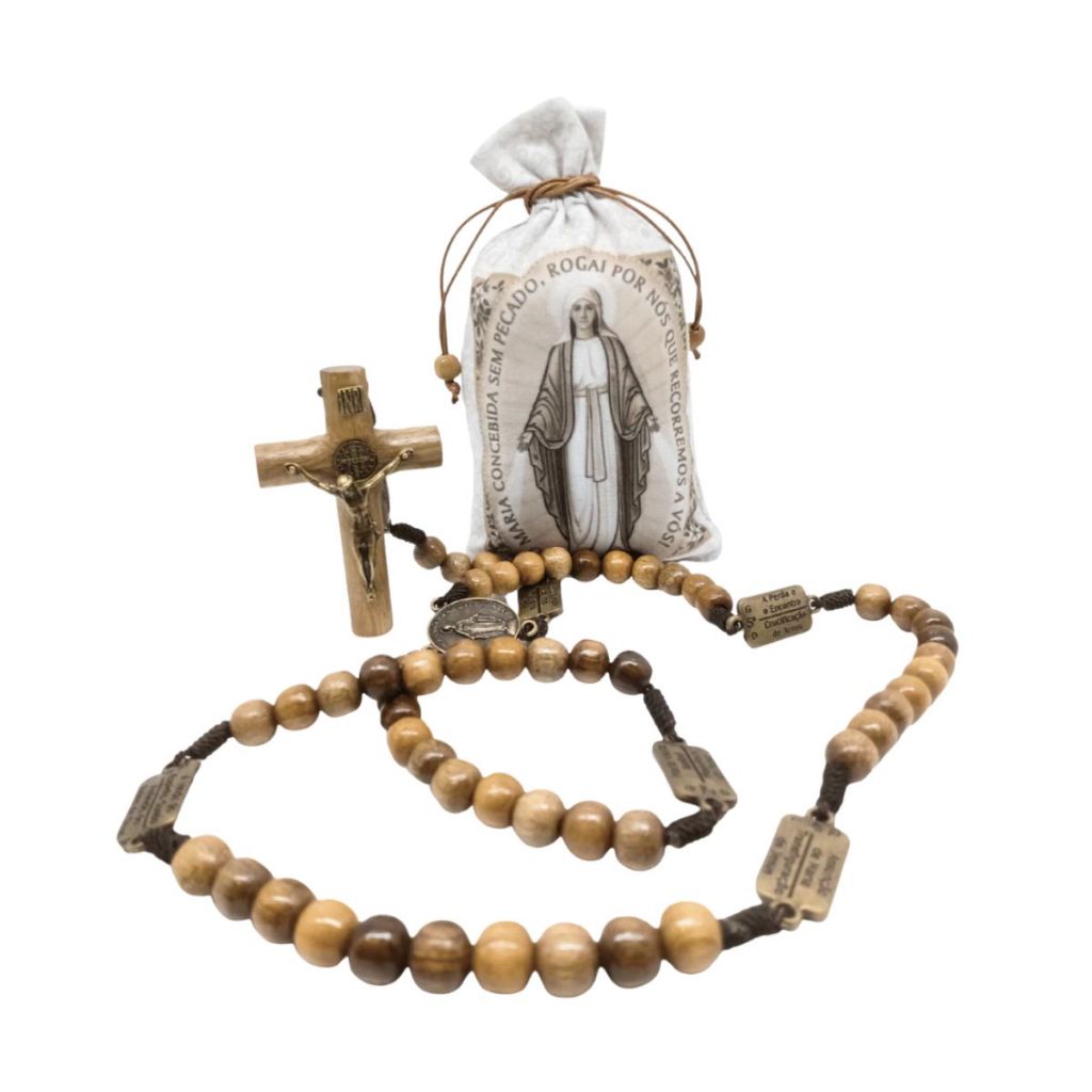 Terço Católico Mistérios do Rosário em Madeira com Saquinho | Shopee Brasil