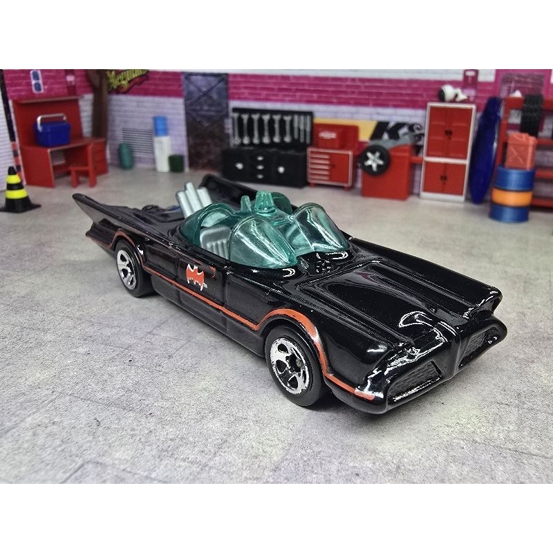 Miniatura Batman Hot Wheels '66 TV Series Batmobile 2007 First Editions ...