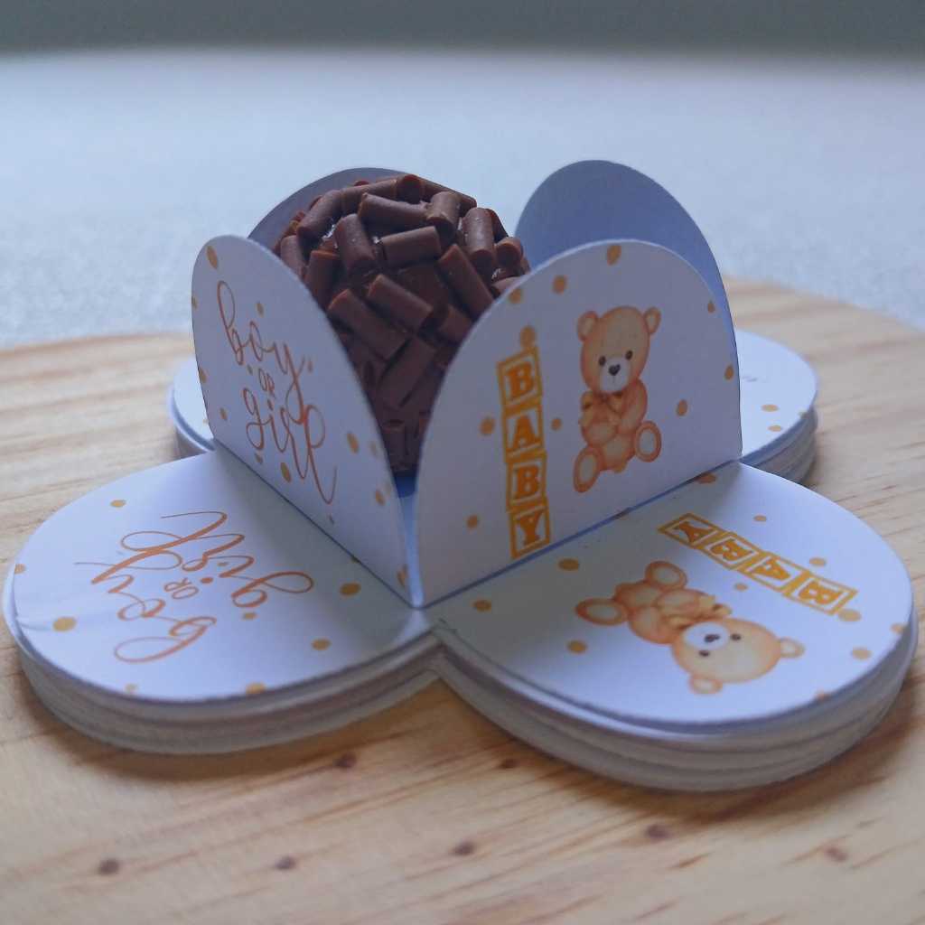 Forminhas Personalizadas para Doce Brigadeiro 4 Pétalas Festa ...