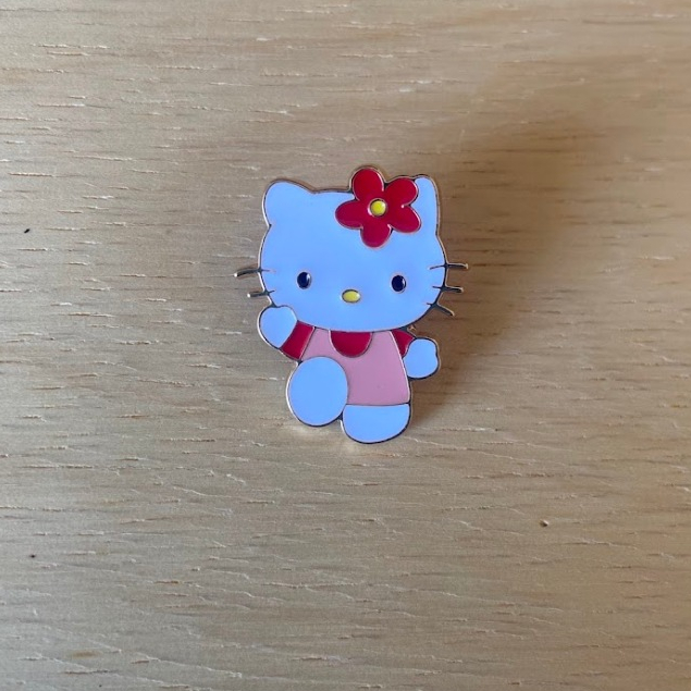 Pin/Broche Hello Kitty com flor fofo - Novo | Shopee Brasil