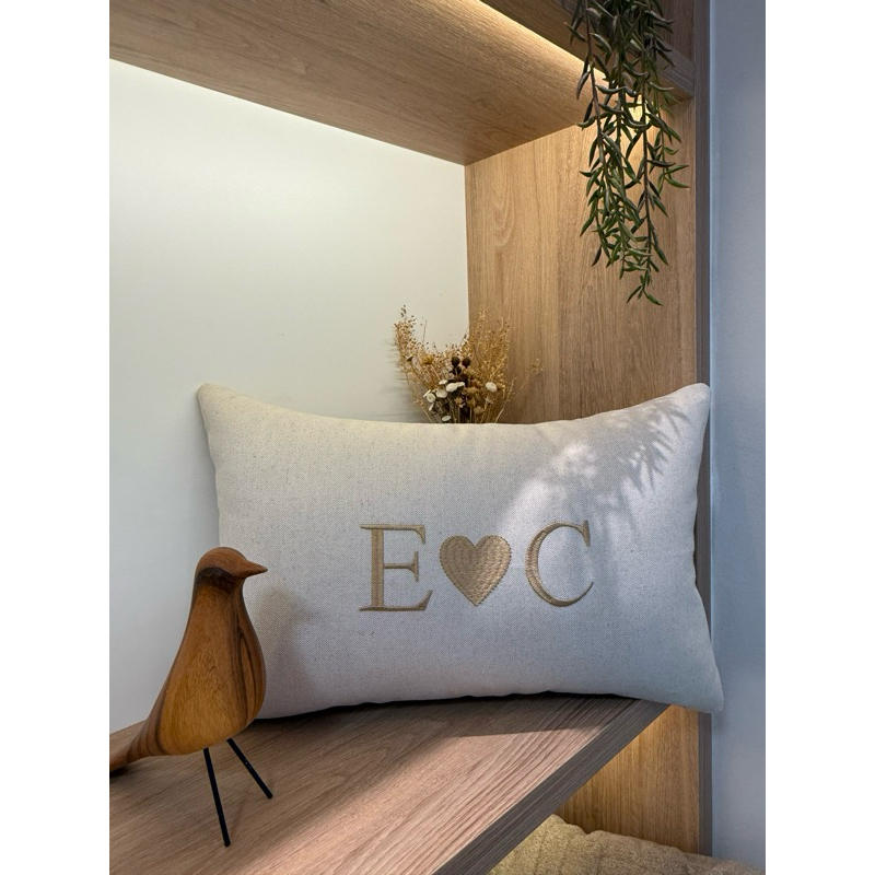 Almofada Personalizada Inicial Casal Bordada (01 UNIDADE) 50x30 Com ...