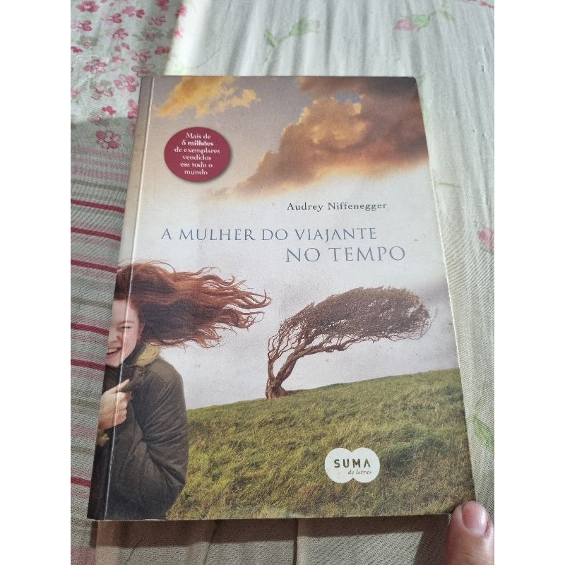 Livro A mulher do viajante no tempo dr Audrey Niffenegger | Shopee Brasil