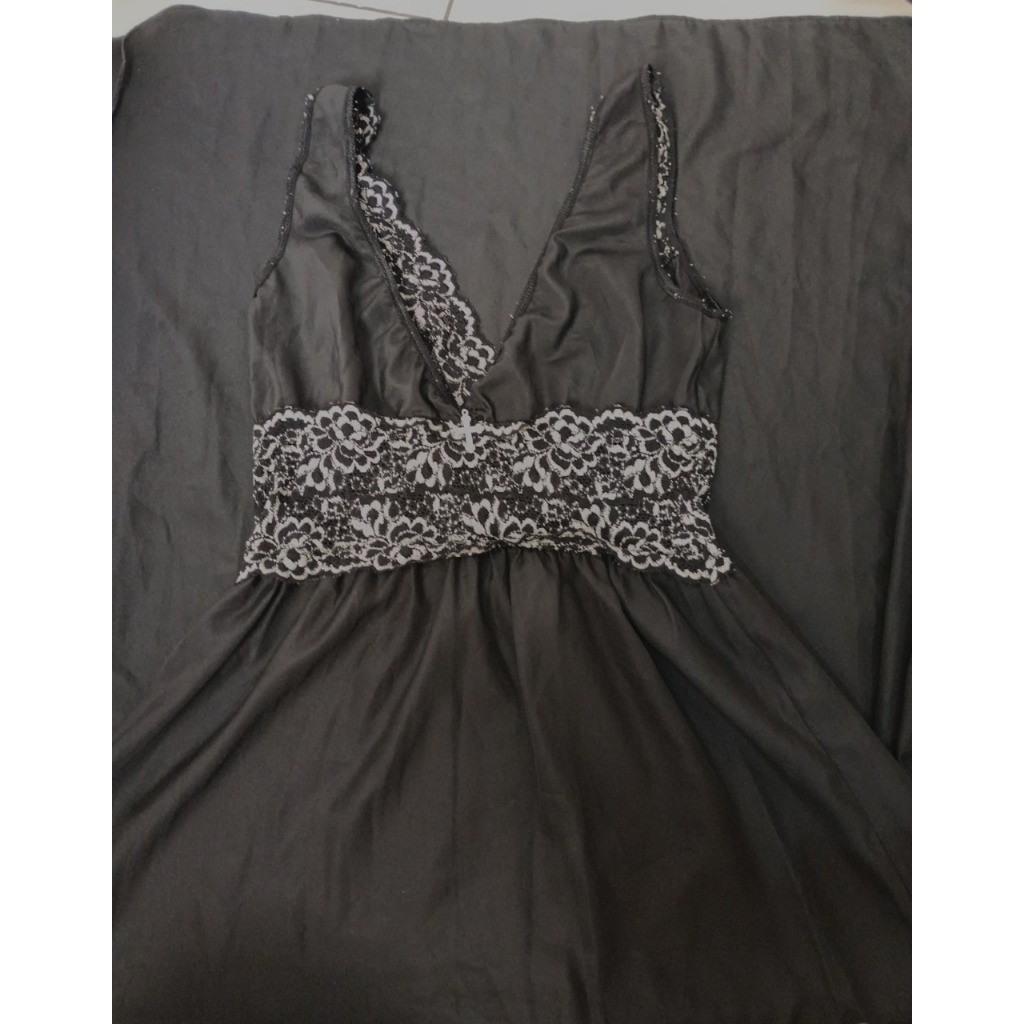 vestido longo preto com cruz,modelo unico gotico,alternativo,anos 2000 ...