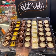 Doces Finos Cacau Show Petit Deli Kit Com 12, 24 ou 42 unidades Festa 15 anos Casamento ...