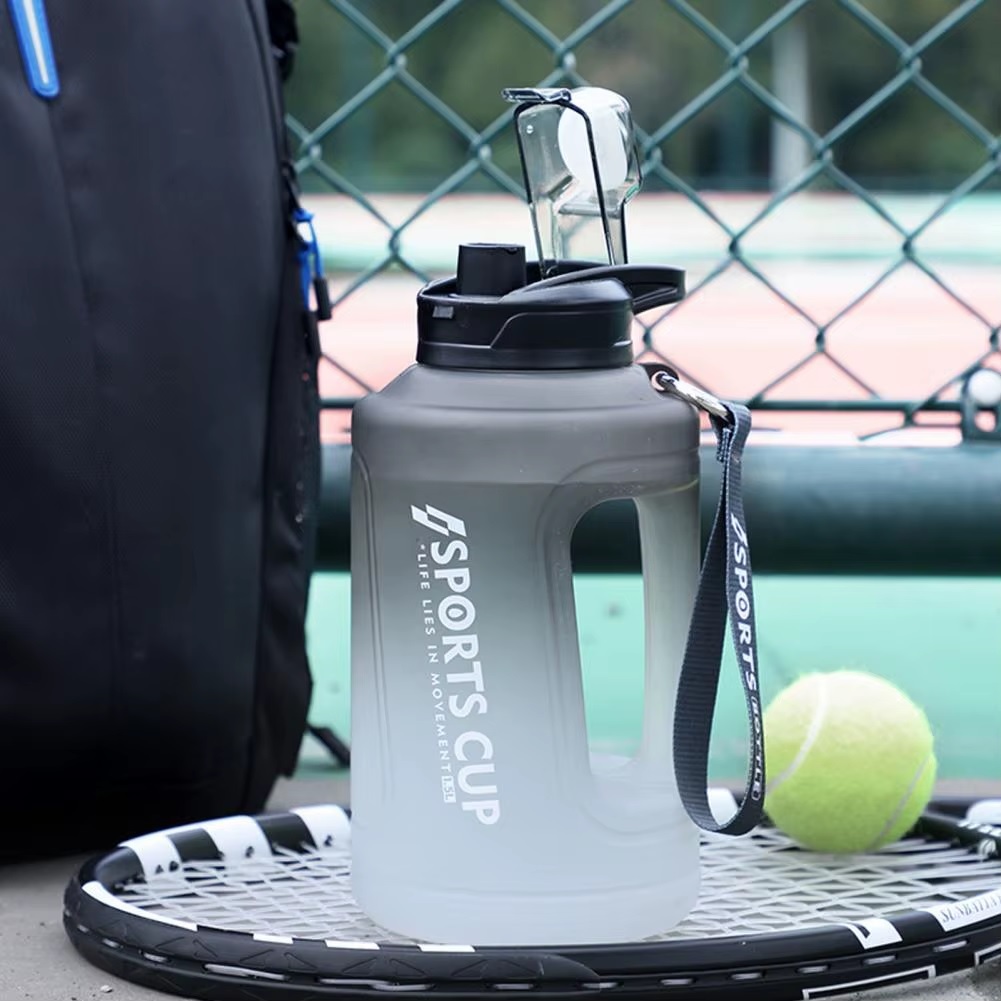 Garrafa de Água Squeeze 2,3 litros com Adesivos Grande Galão Transparente Academia | Shopee Brasil