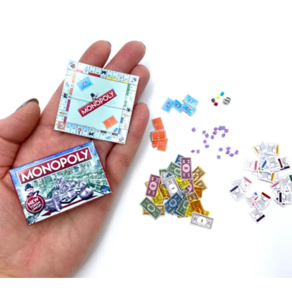 Monopoly Mini | Versão Original Licenciada | O clássico jogo de ...